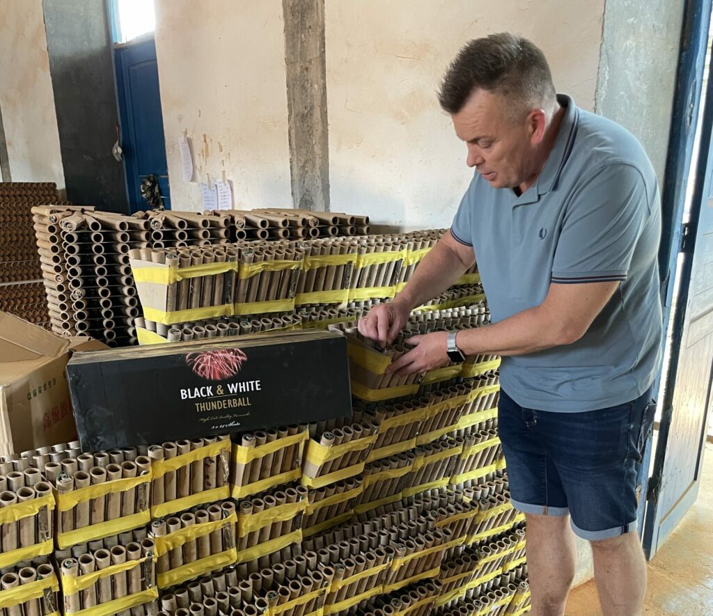 Om First Class Fireworks - First Class Fireworks